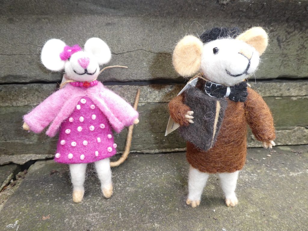 Arthur Mouse - The Dragons Garden