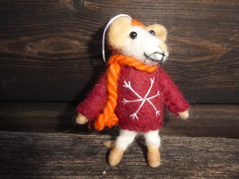 Maroon Mouse - The Dragons Garden